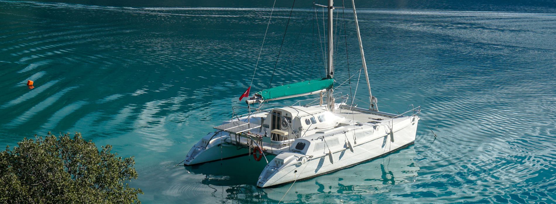 How to sail a catamaran?